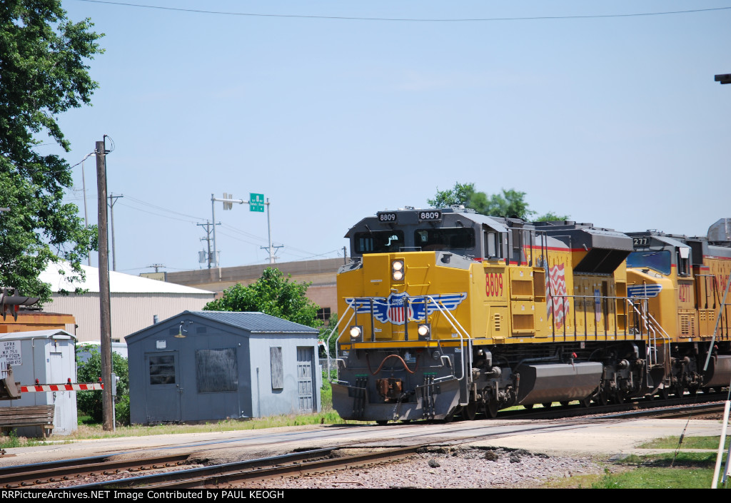 UP 8809 Heads westbound leading a Vehicle Train towards UP Clinton, IA.